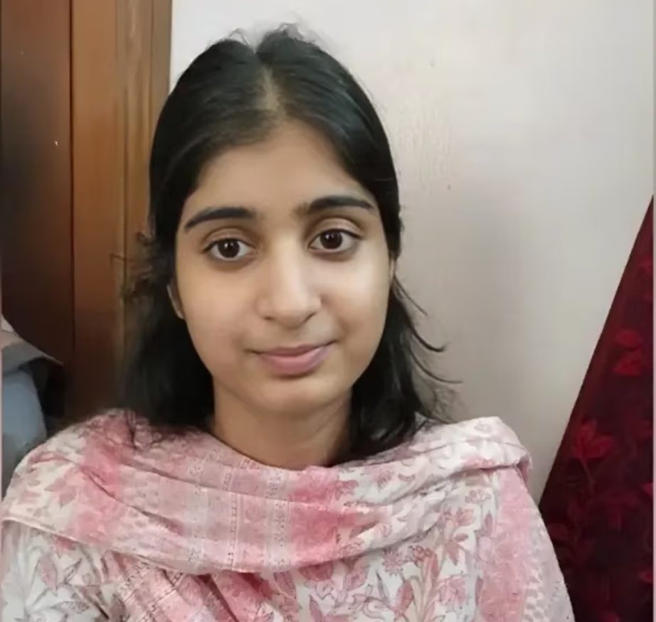 Garima Lohia (UPSC Topper) Age, Caste, Boyfriend, Family, Biography ...